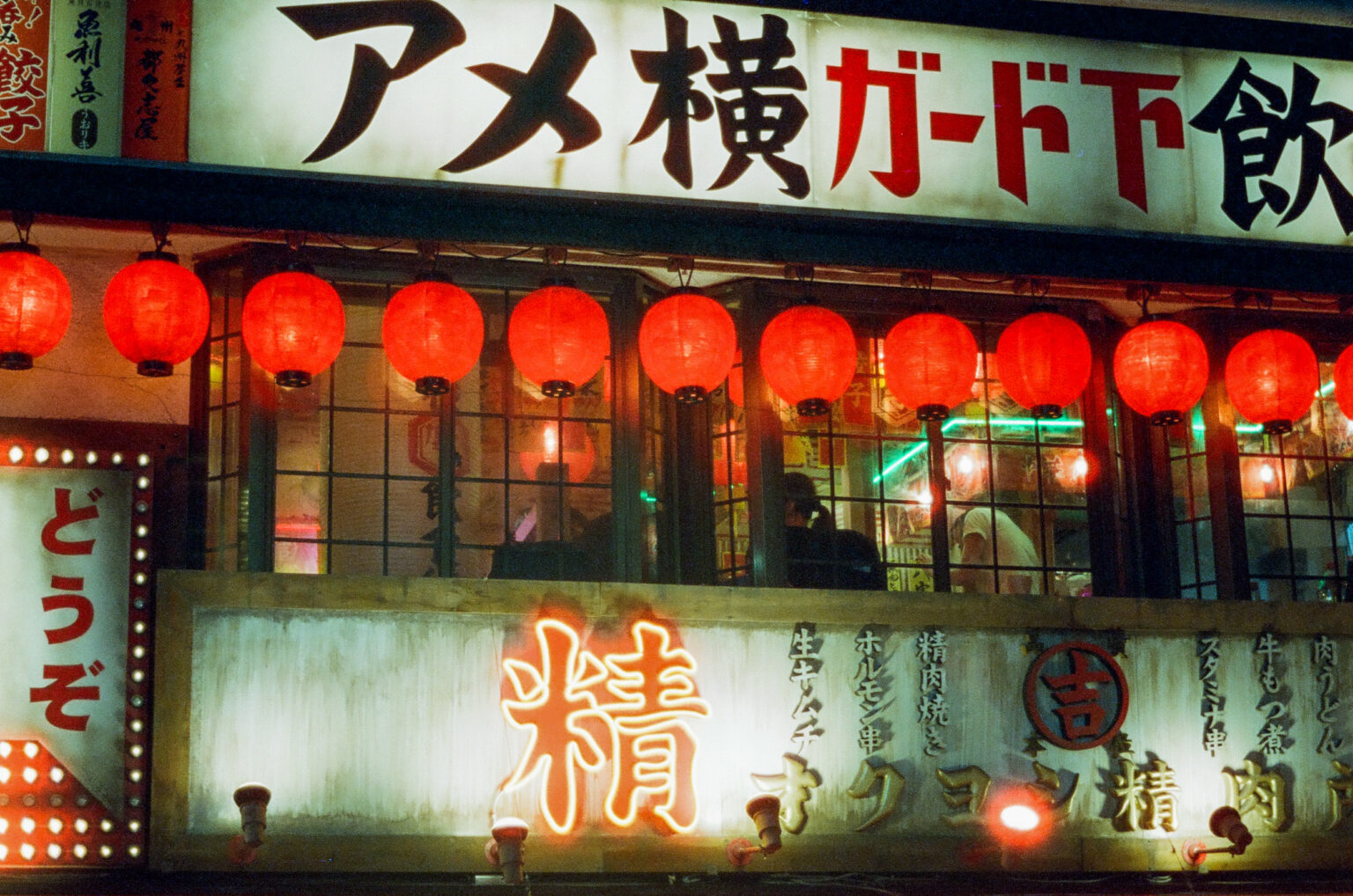 「AMBER T800」で夜の街を映画のように写す[作例あり] - Photo Life