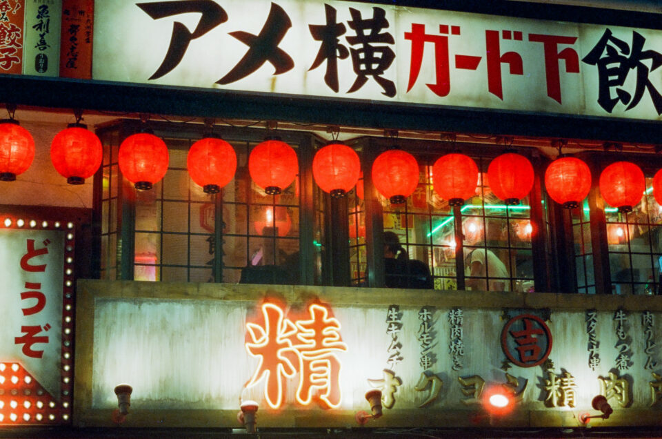 「AMBER T800」で夜の街を映画のように写す[作例あり] - Photo Life