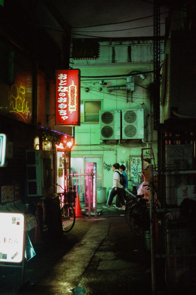 「AMBER T800」で夜の街を映画のように写す[作例あり] - Photo Life